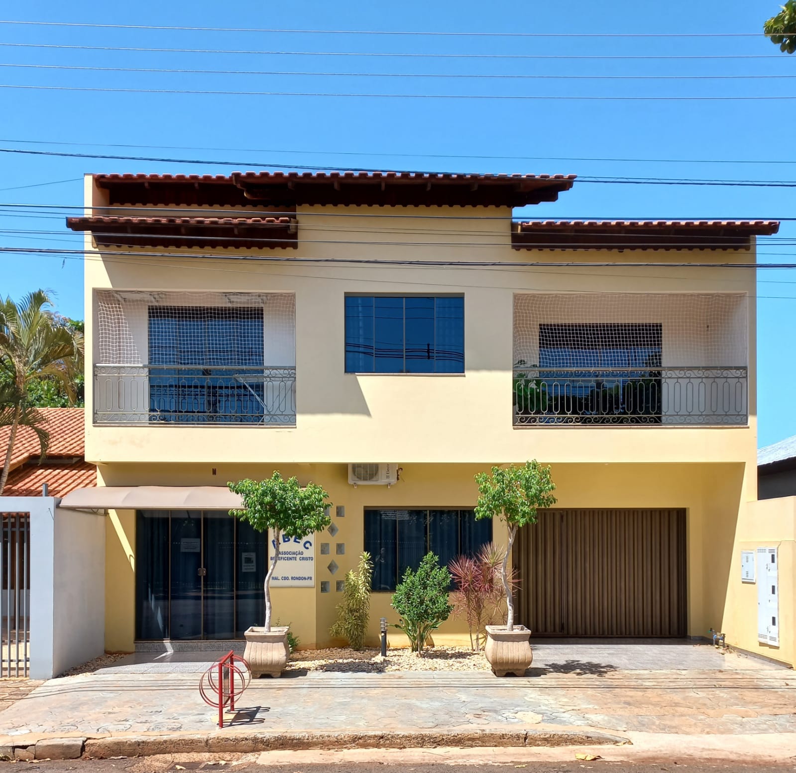 Sobrado com Sala Comercial | Farol Imóveis